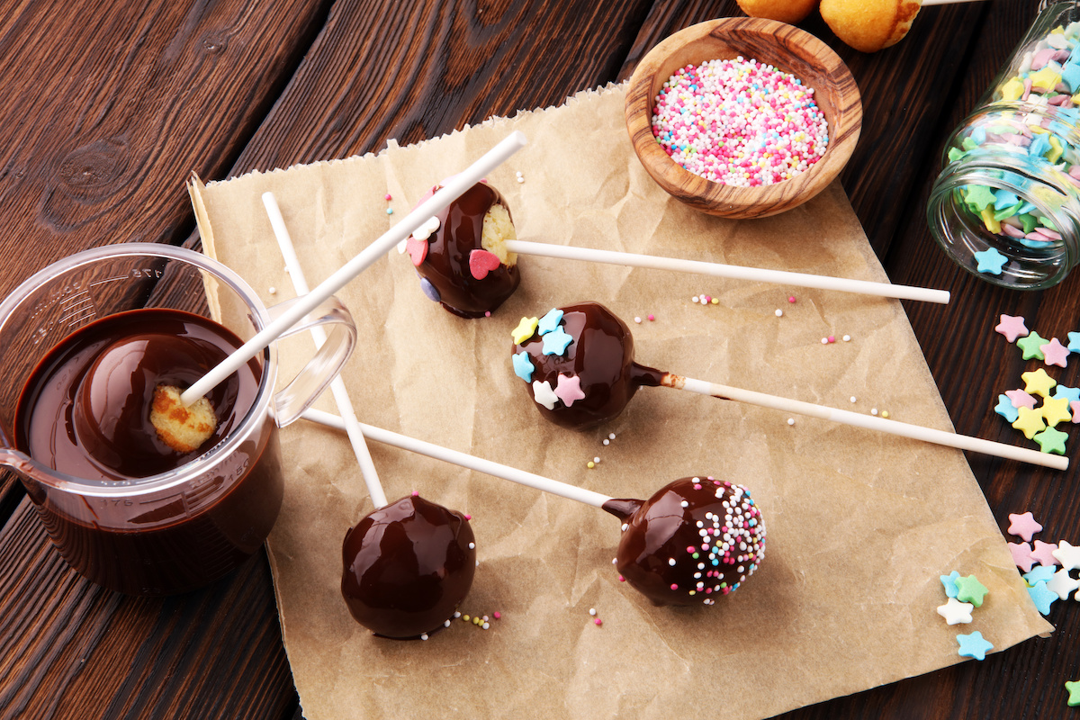 10 Tips and Variations: How to Make Cake Pops from Leftover Cake - A ...