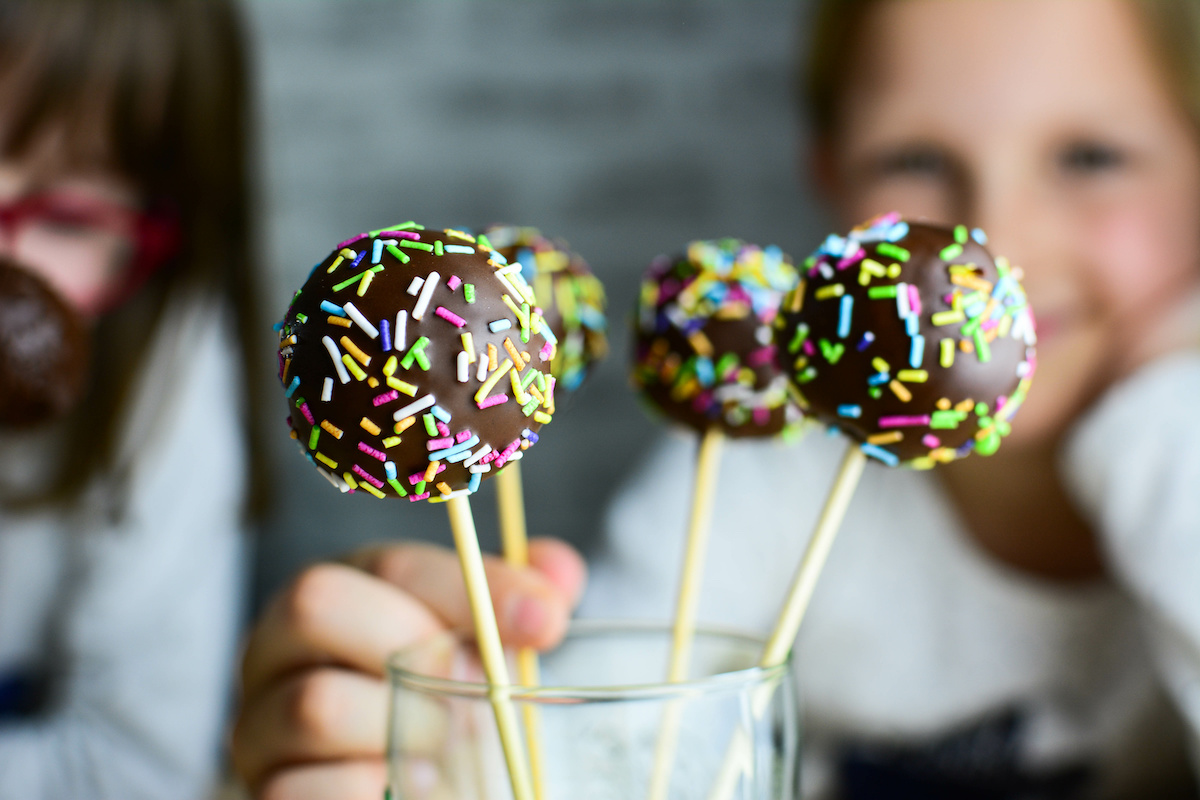 10 Tips and Variations: How to Make Cake Pops from Leftover Cake - A ...