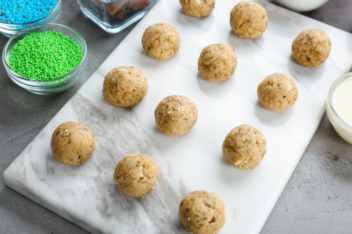 10 Tips and Variations: How to Make Cake Pops from Leftover Cake - A ...