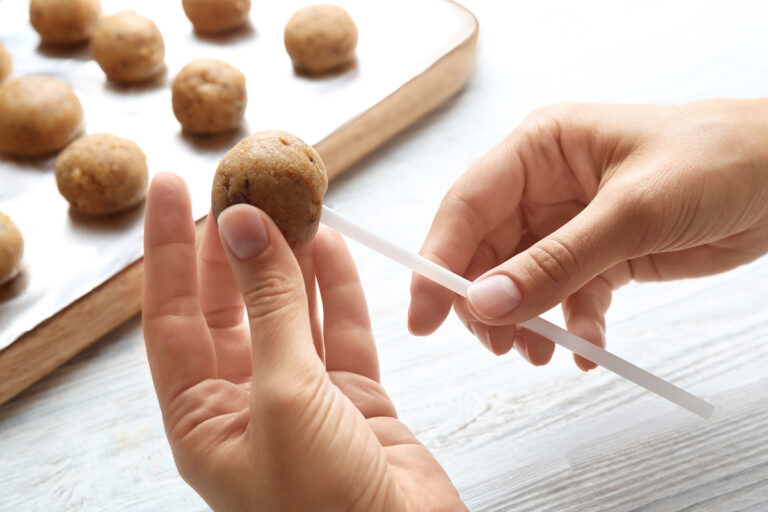 10 Tips and Variations: How to Make Cake Pops from Leftover Cake - A ...
