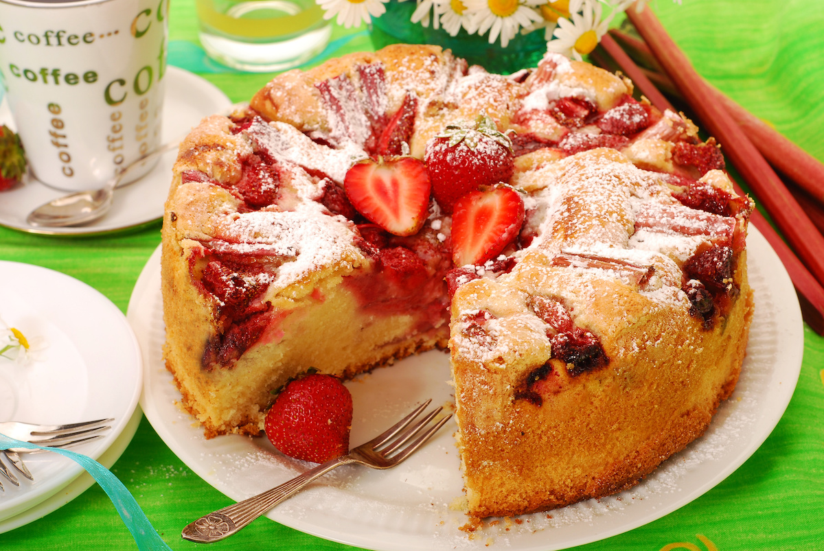 Strawberry Rhubarb Cake Recipe: Your Ultimate Guide to a Delicious ...