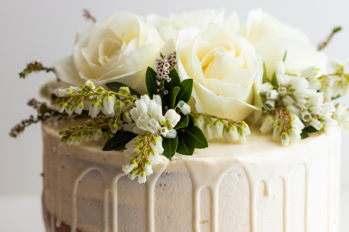 Drip Cake with Flowers: A Stunning and Delicious Cake Idea - A Slice of ...